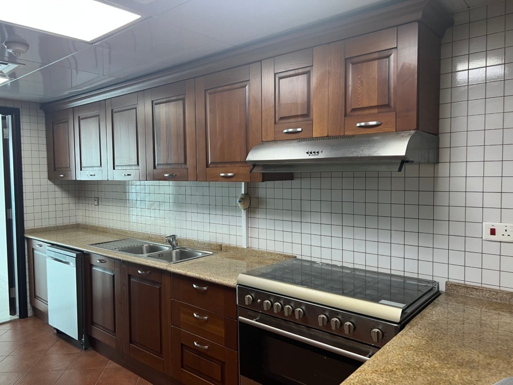 Bel Ghailam Tower, Corniche Road, Abu Dhabi - bitum.ae